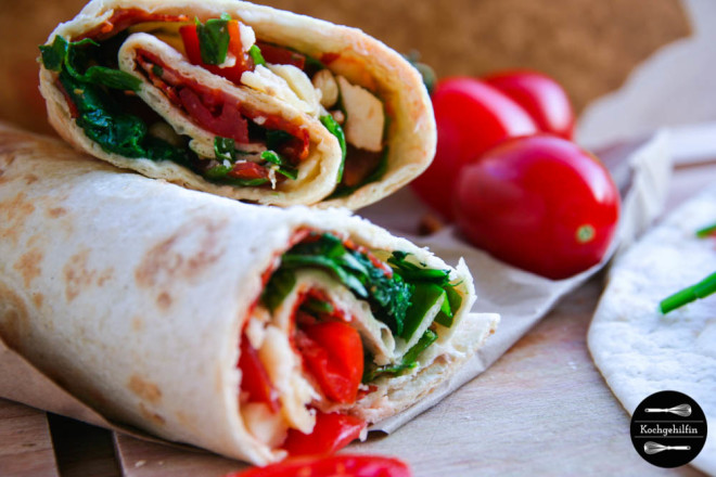 Italian Wrap mit scharfer Salami und Pinienkernen